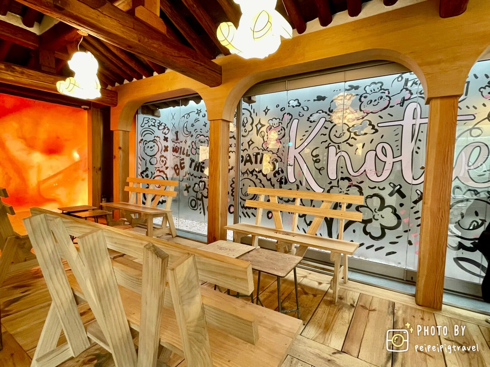 韓國首爾美食｜CAFE Knotted Anguk 카페 노티드 안국 －超人氣甜點咖啡廳，萌翻天的微笑甜甜圈 | 美食瑜樂