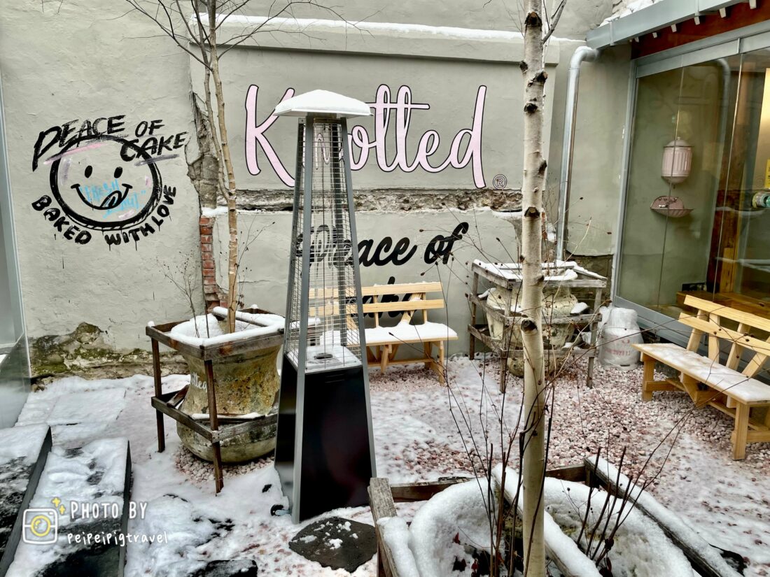 韓國首爾美食｜CAFE Knotted Anguk 카페 노티드 안국 －超人氣甜點咖啡廳，萌翻天的微笑甜甜圈 | 美食瑜樂