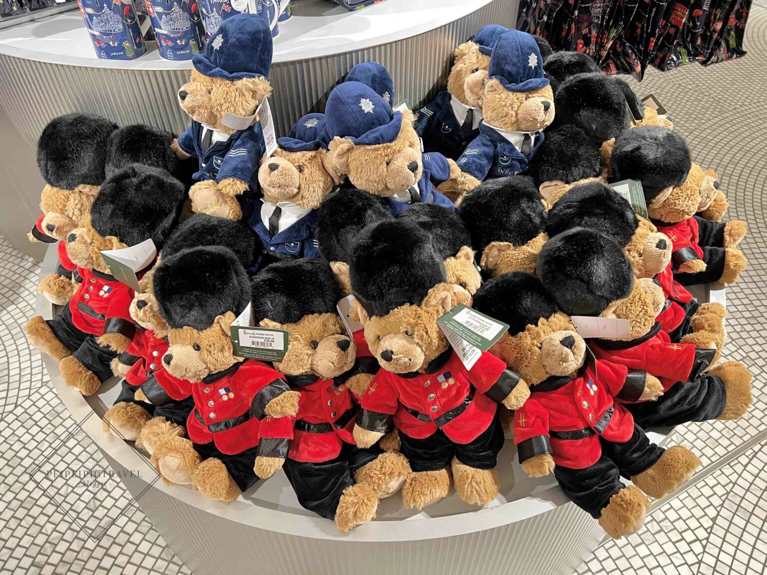 英國倫敦百貨｜Harrods－買紀念品必去、超多可愛小熊、倫敦最奢華貴婦級百貨公司、多年歷史華麗裝潢 | 美食瑜樂