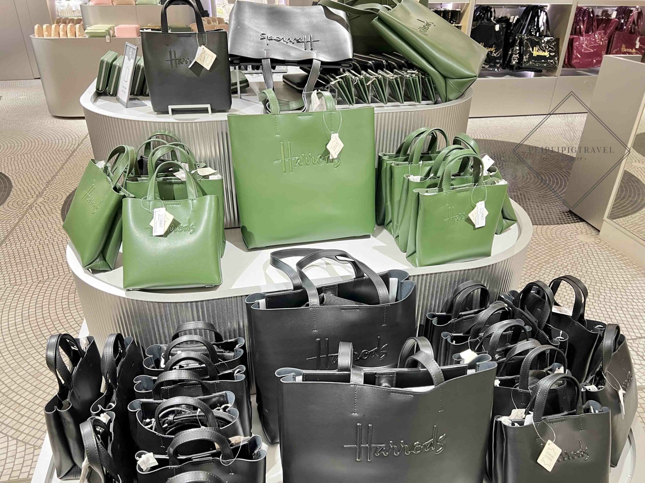 英國倫敦百貨｜Harrods－買紀念品必去、超多可愛小熊、倫敦最奢華貴婦級百貨公司、多年歷史華麗裝潢 | 美食瑜樂