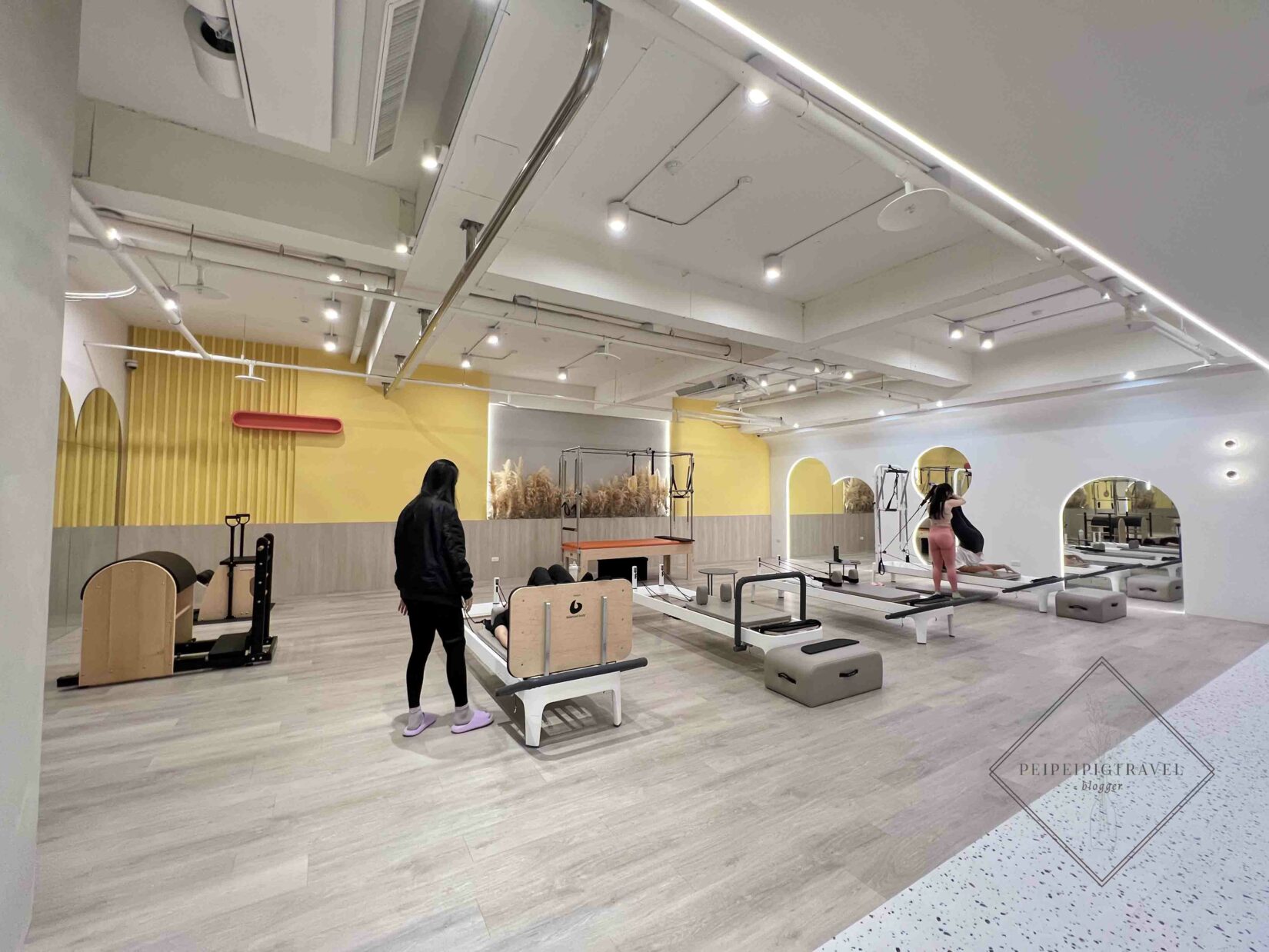 新竹健身｜B.P.Y 220 新竹巨城店－皮拉提斯核心床、3D矯正椅、雕塑健身，超美環境運動心情好 | 美食瑜樂